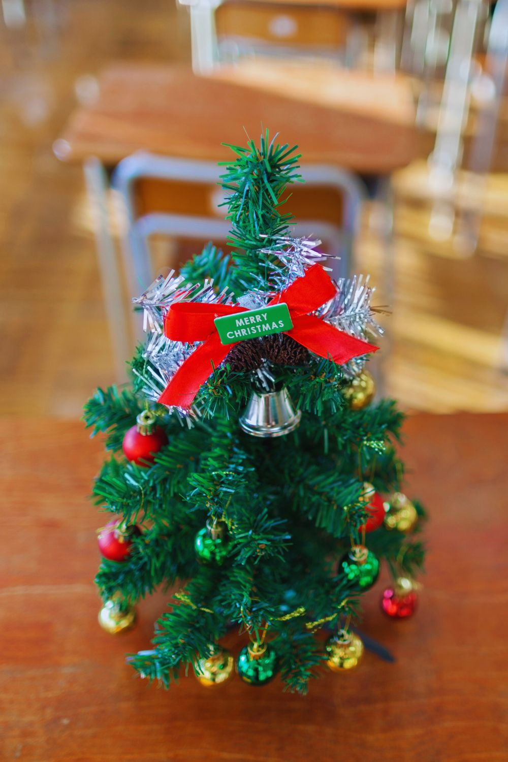 9 Christmas Decorations in the Classroom Ideas - The Misfit Teacher